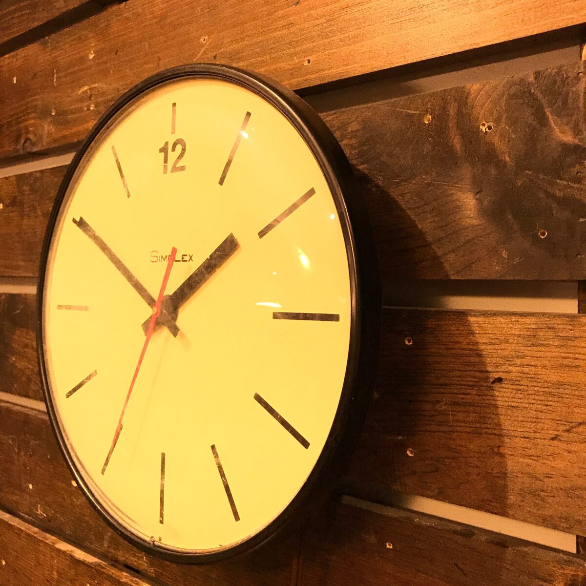 Mid Century Minimalist Electric Clock. Simplex. USA - Sutton Clocks